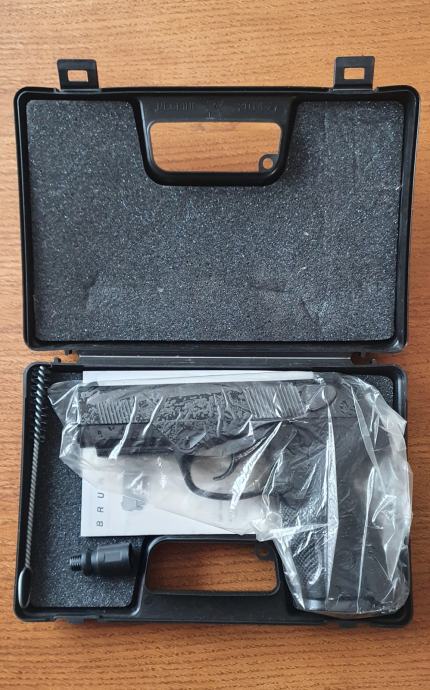 Prodam BRUNI mod. P-4 cal. 9mm P.A.K štartno/plašilno/plašilka pištolo