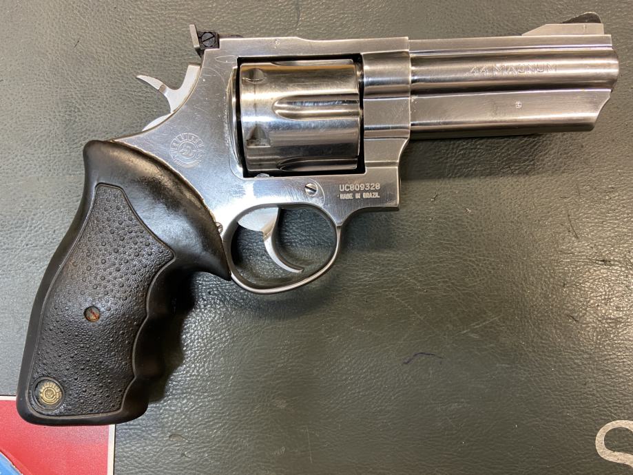 REVOLVER TAURUS 44 KALIBER 44 MAG