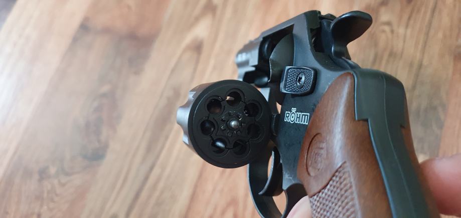Štartni revolver / plašilka ROHM RG 56 Black 6mm FLOB