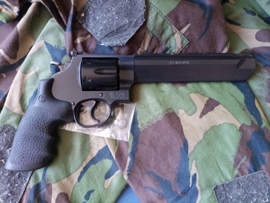 S&W Stealth hunter 44Mag revolver
