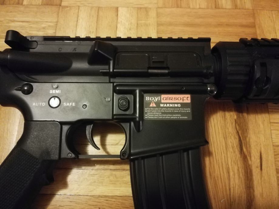 AIRSOFT PUŠKA BOYI M4