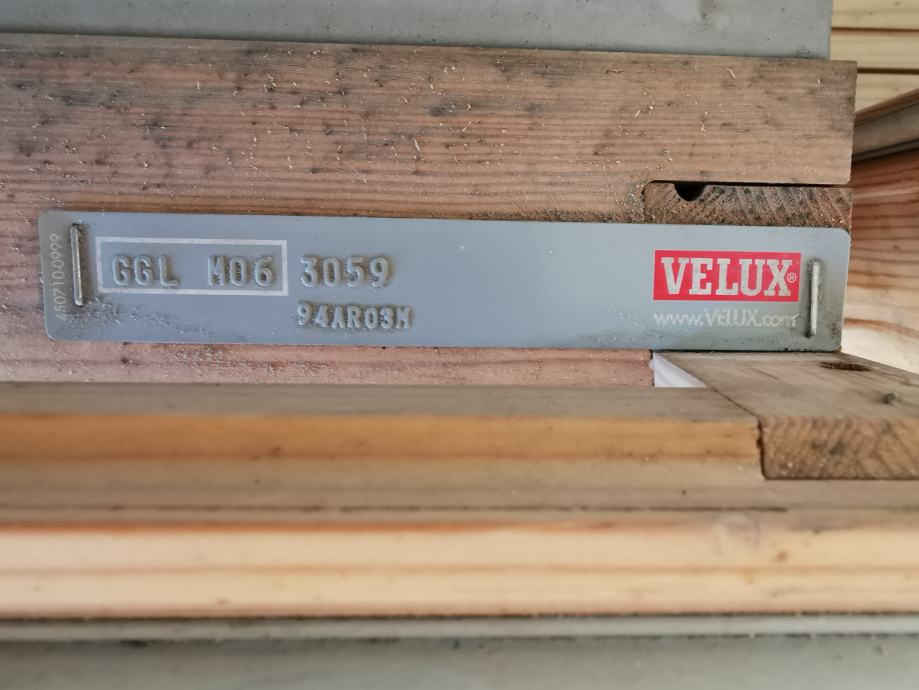 strešno okno Velux GGL M06