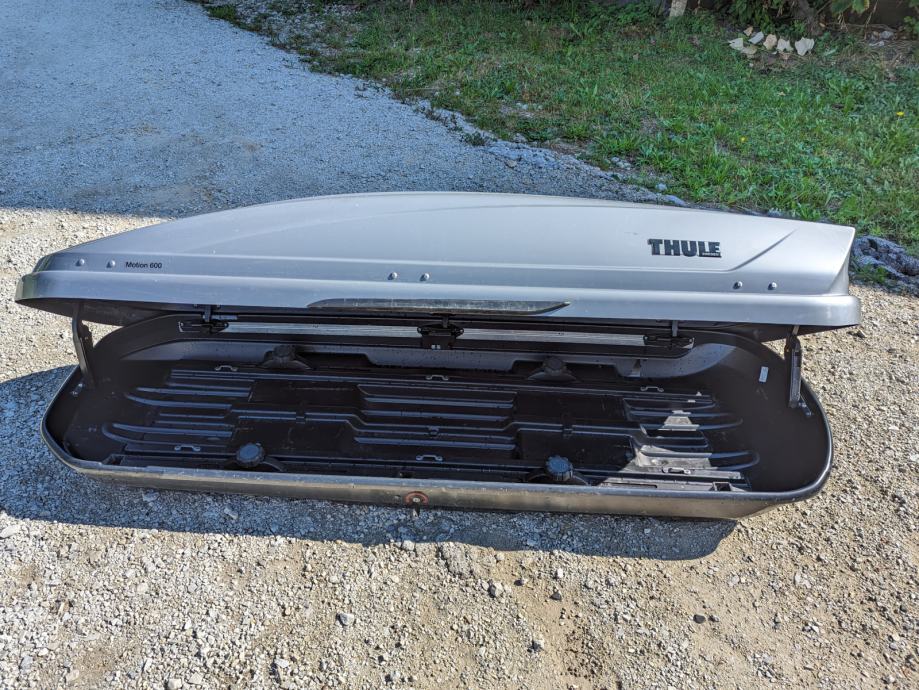 Thule Motion 600. Obojestransko odpiranje
