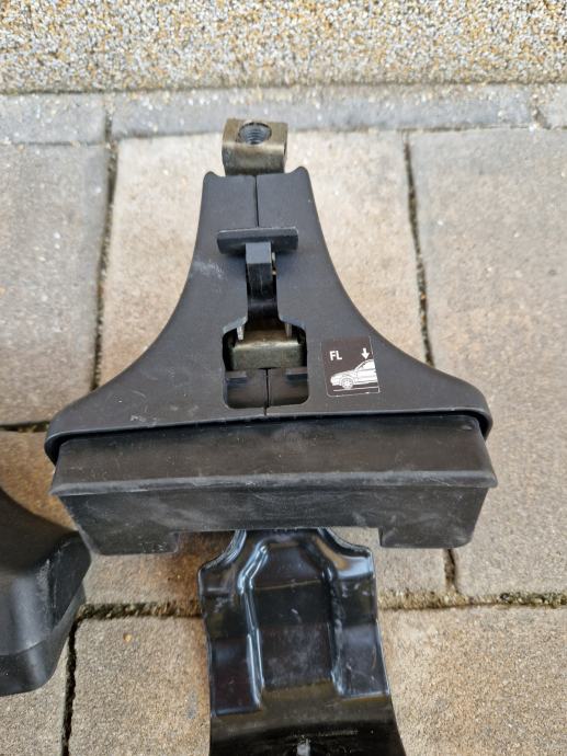 Thule kit 1053 in noge 750 za prečne nosilce