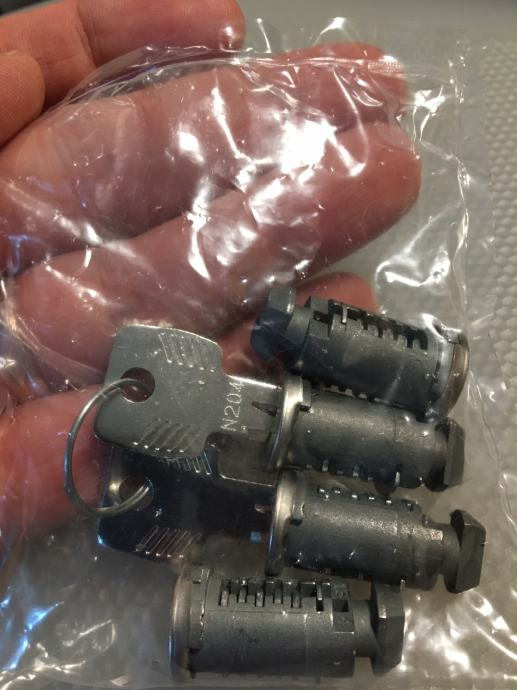 Thule komplet kljucavnic - nov