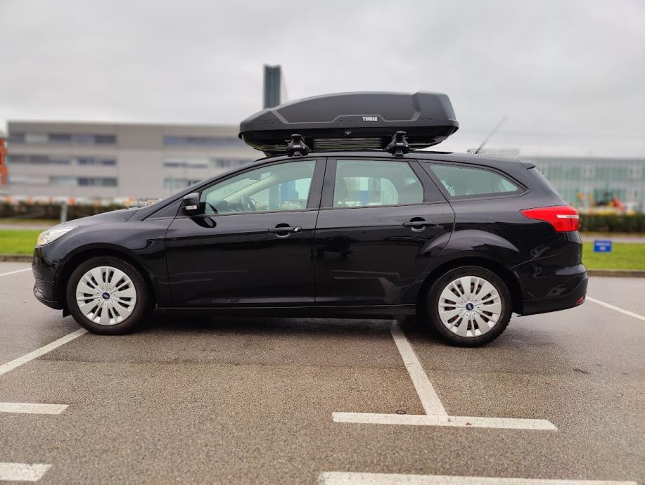 Thule WingBar Evo strešni nosilci za Ford Focus 2011-2018