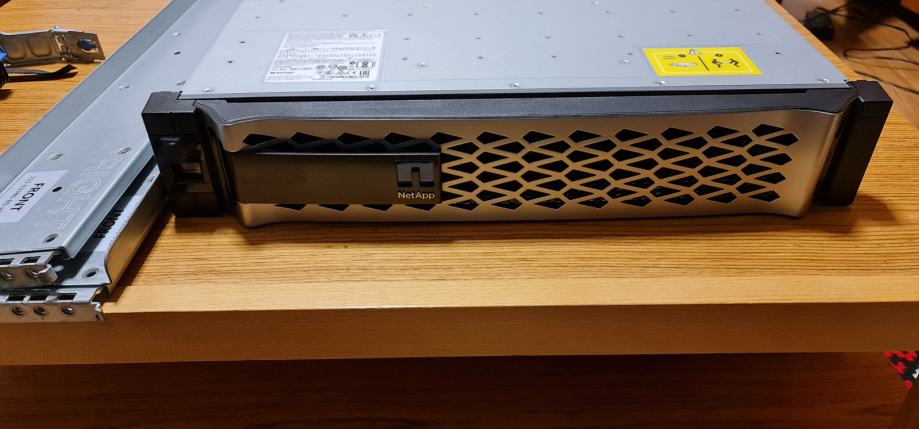 Diskovno polje NetApp NAJ-1501