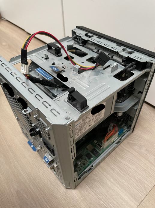 HP ProLiant MicroServer Gen8 (Intel Xeon E3-1260L, 2.4GHz, 16GB RAM)