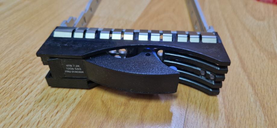 IBM 42R4127 3.5 SAS / SATA Trdi disk Tray Caddy za X serijo