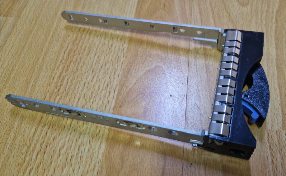 IBM 42R4127 3.5 SAS / SATA Trdi disk Tray Caddy za X serijo