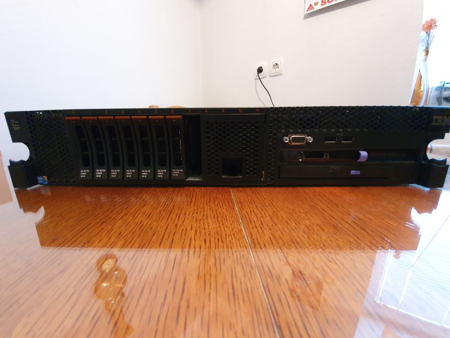 IBM x3650 M2, 2x Xeon E5504, 8x SAS HDD, 16 ali 32GB ECC