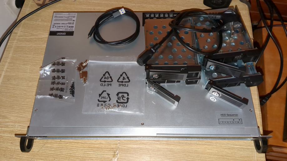 QNAP TR-004U 1U rackmount razširitvena enota USB 3.2 Expansion TR-004