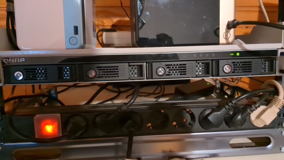 QNAP TR-004U 1U rackmount razširitvena enota USB 3.2 Expansion TR-004