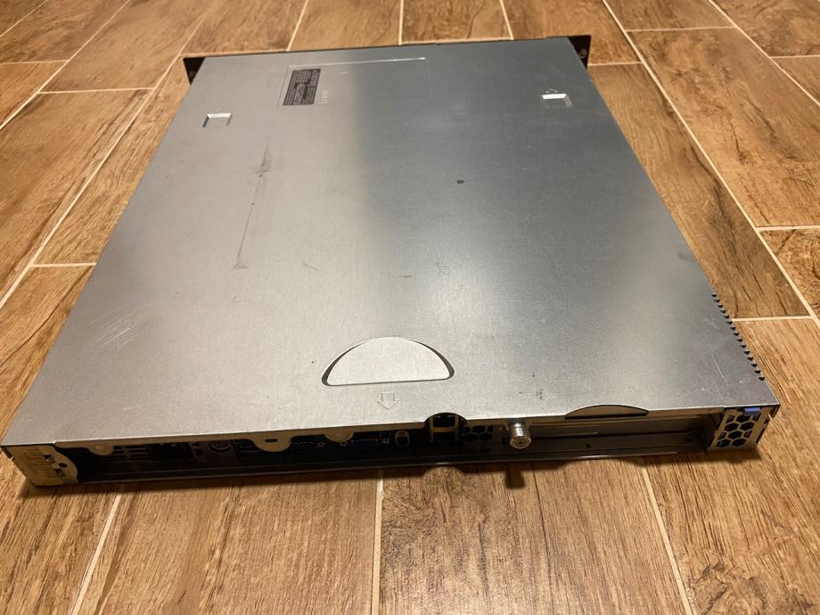 Strežnik Dell PowerEdge R200