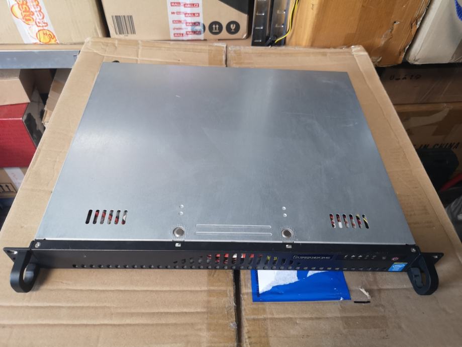 Supermicro CSE-512 ABC-03 Strežnik Xeon E3-1220, 8GB RAM, 2x 500GB HDD