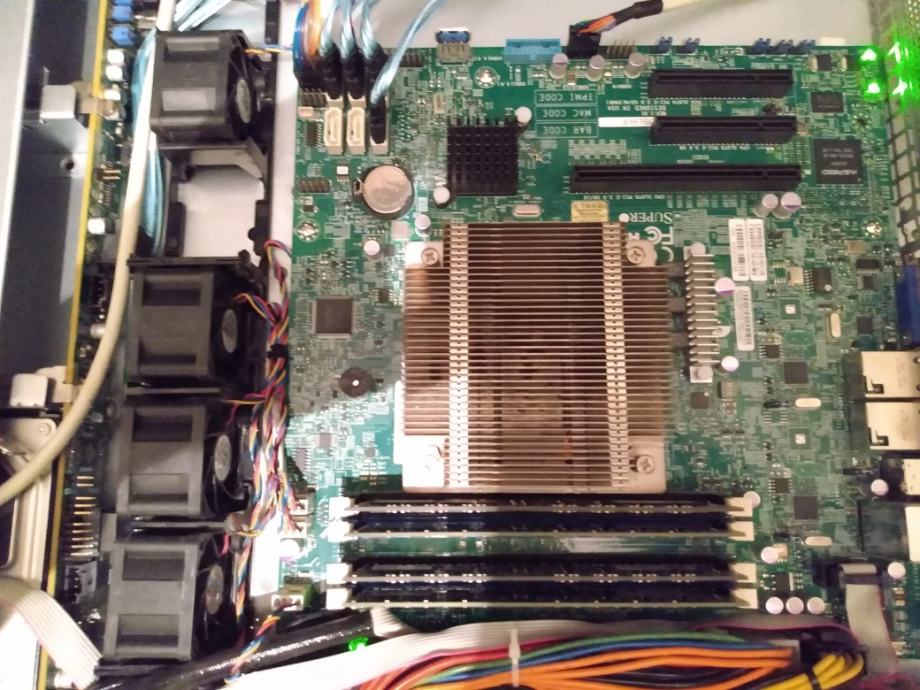 Supermicro X10 strežnik