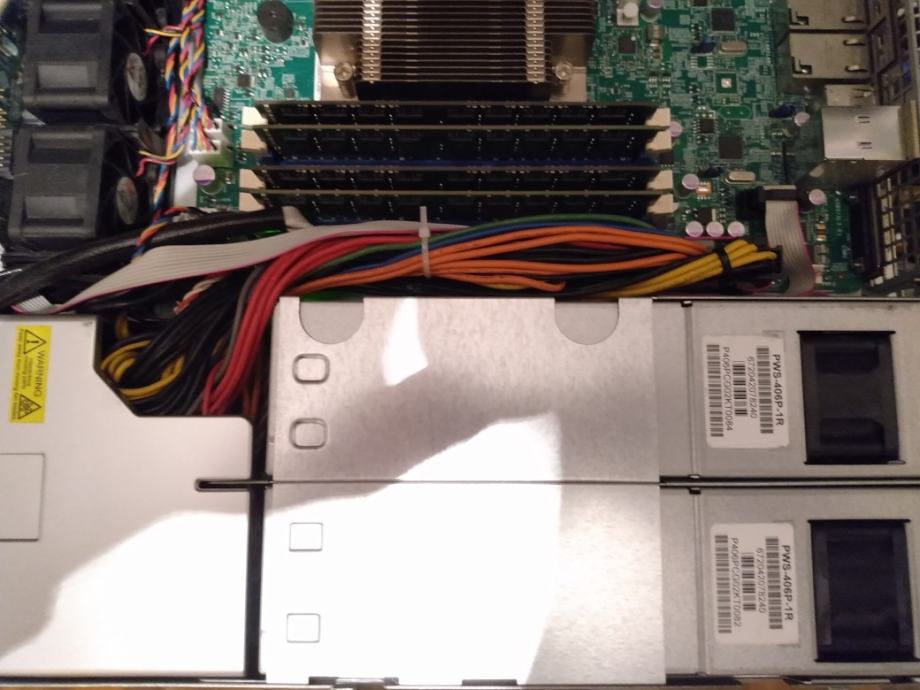 Supermicro X10 strežnik