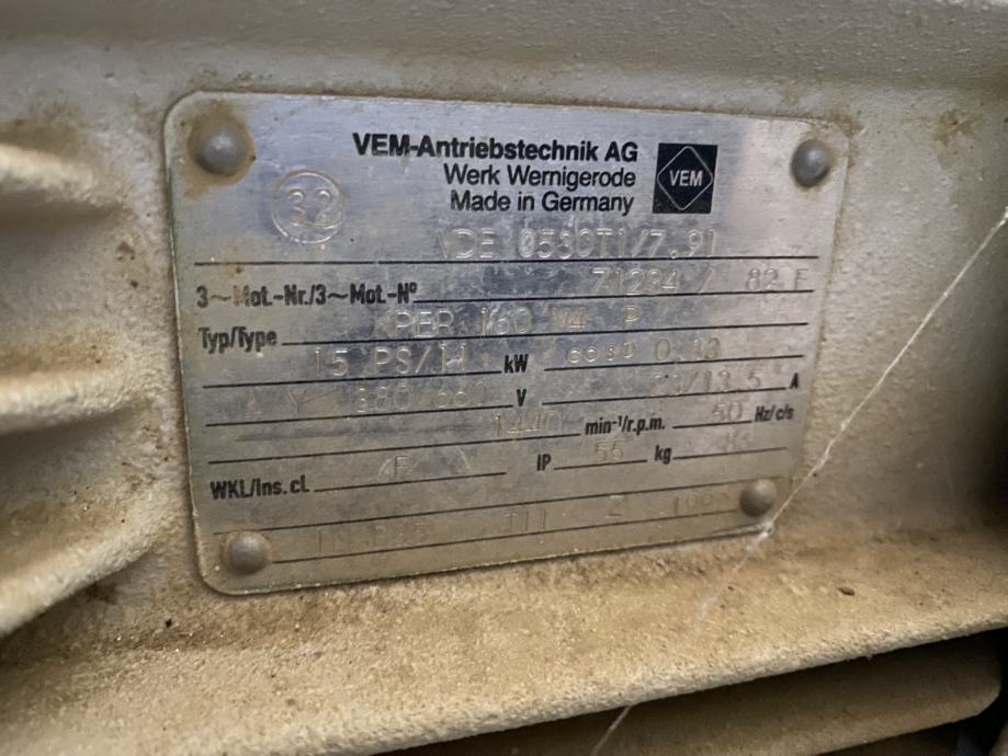 Vakumska ekstruzija za obdelavo gline