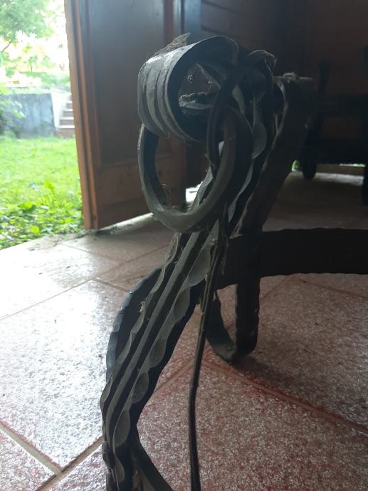 Viseč masiven ročno kovan lestenec Kropa