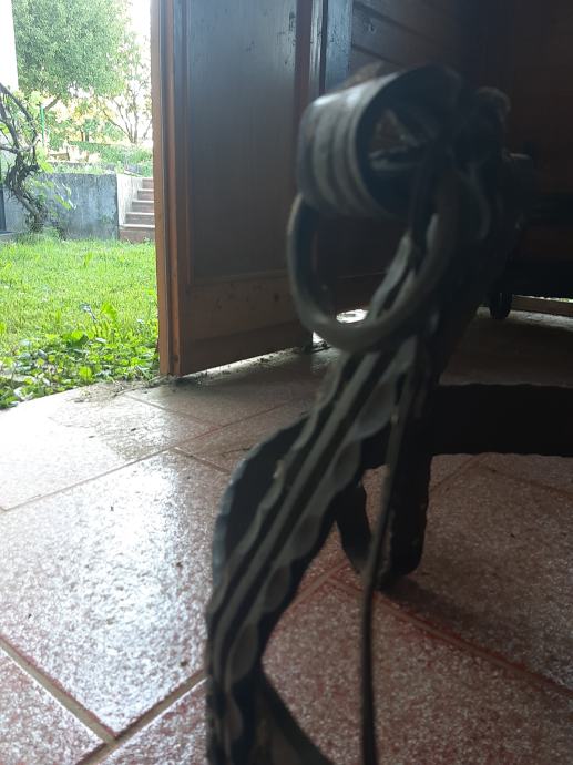 Viseč masiven ročno kovan lestenec Kropa