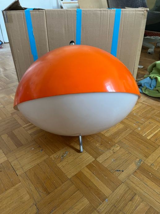 Meblo stropni lestenec