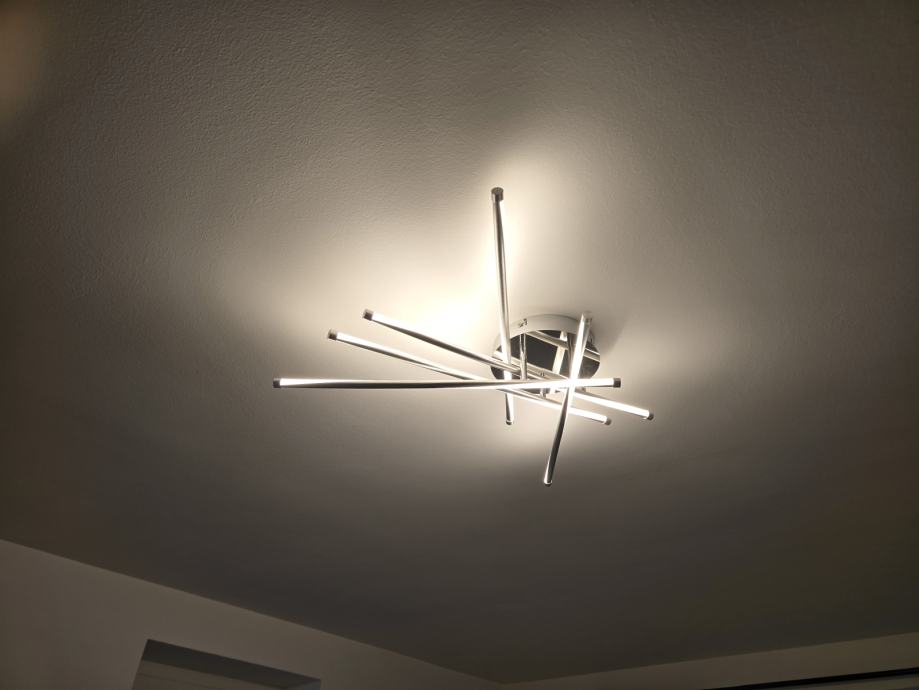 MODERNA LED SVETILA 2KOS