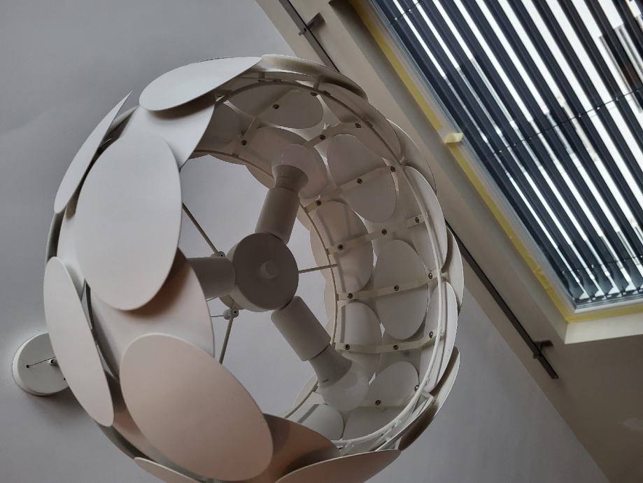 Prodam kovinski bel lestenec