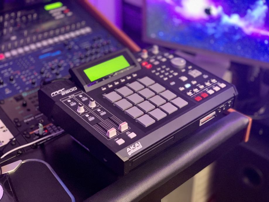 Akai MPC 2500 + CF + JJ OS-XL Sampler