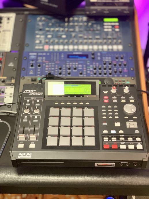 Akai MPC 2500 + CF + JJ OS-XL Sampler