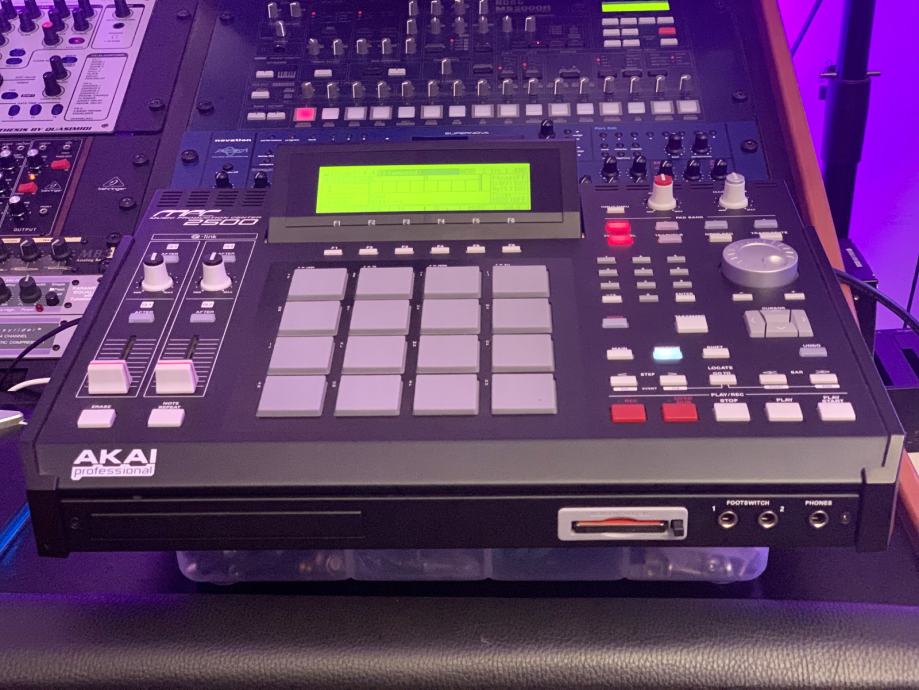 Akai MPC 2500 + CF + JJ OS-XL Sampler
