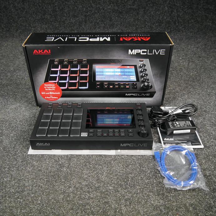 AKAI MPC LIVE sampler + 120 GB SSD + expansion packi