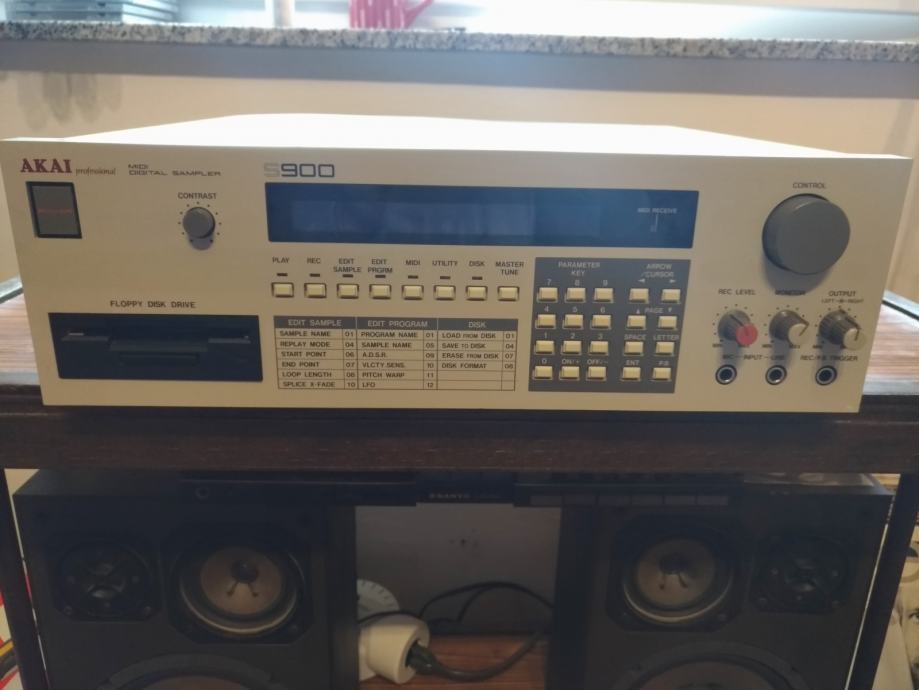 Akai S900 Sampler