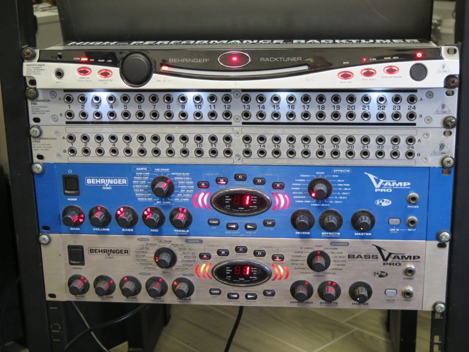 Behringer Rack Tuner BTR2000