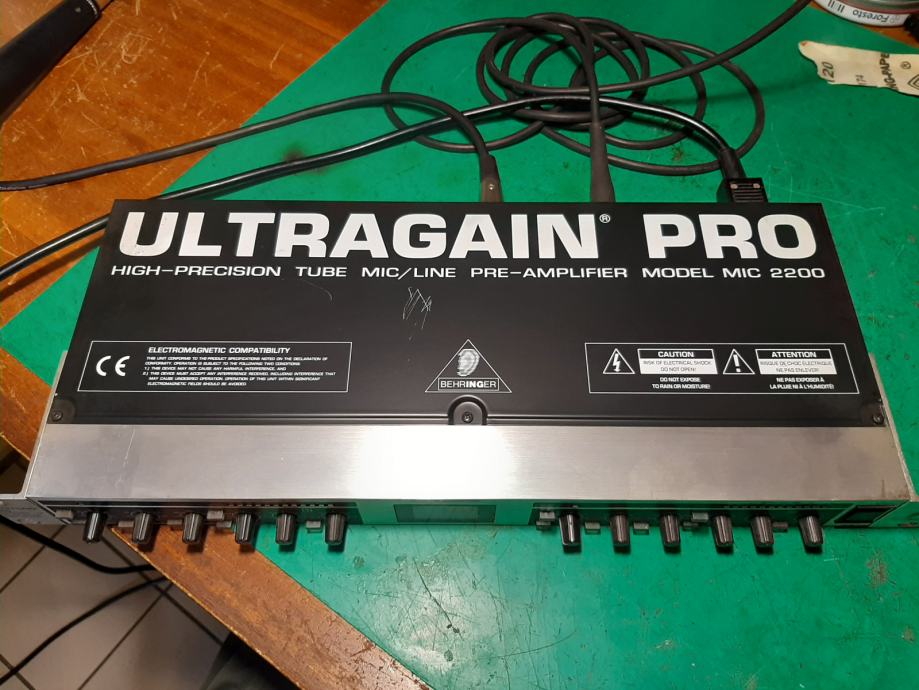 BEHRINGER ULTRAGAIN PRO MIC 2200 PREDOJAČEVALEC ZA MIKROFON