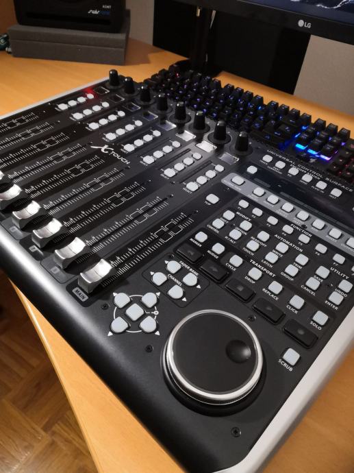 Behringer X-touch DAW kontroler (Avid, Softube, Presonus, Icon)