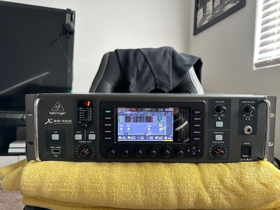 Behringer X32 Rack