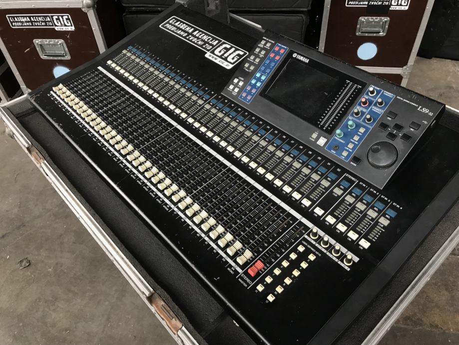 Digitalna mešalna miza / mix pult Yamaha LS-9 32 kanalov