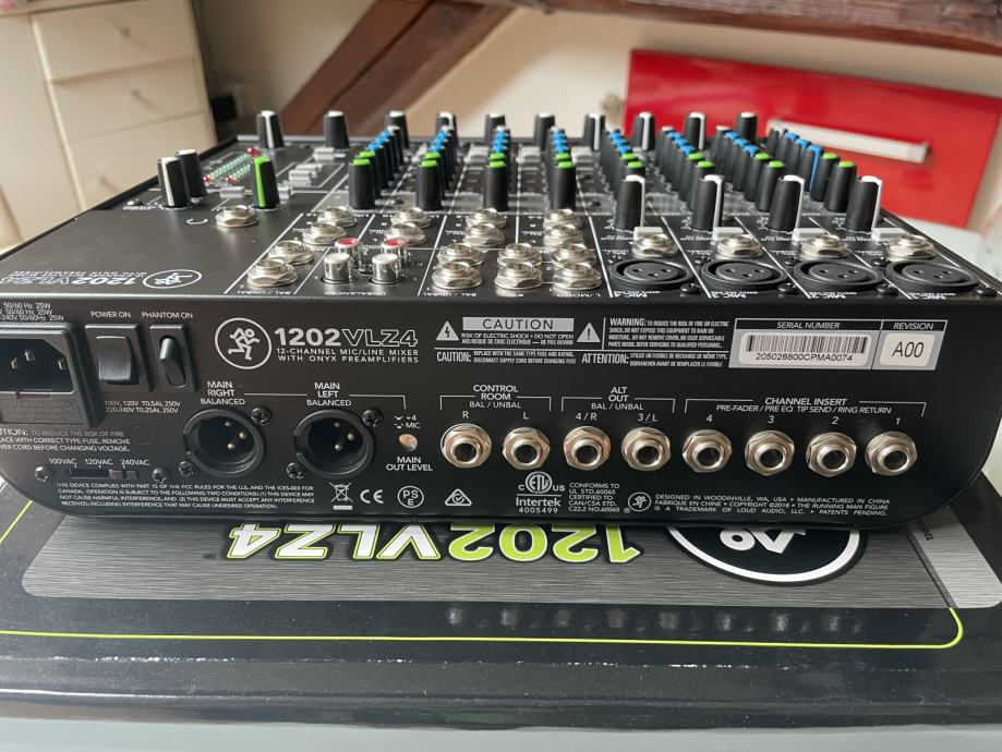 Mackie 1202 VLZ4 analogni mixer