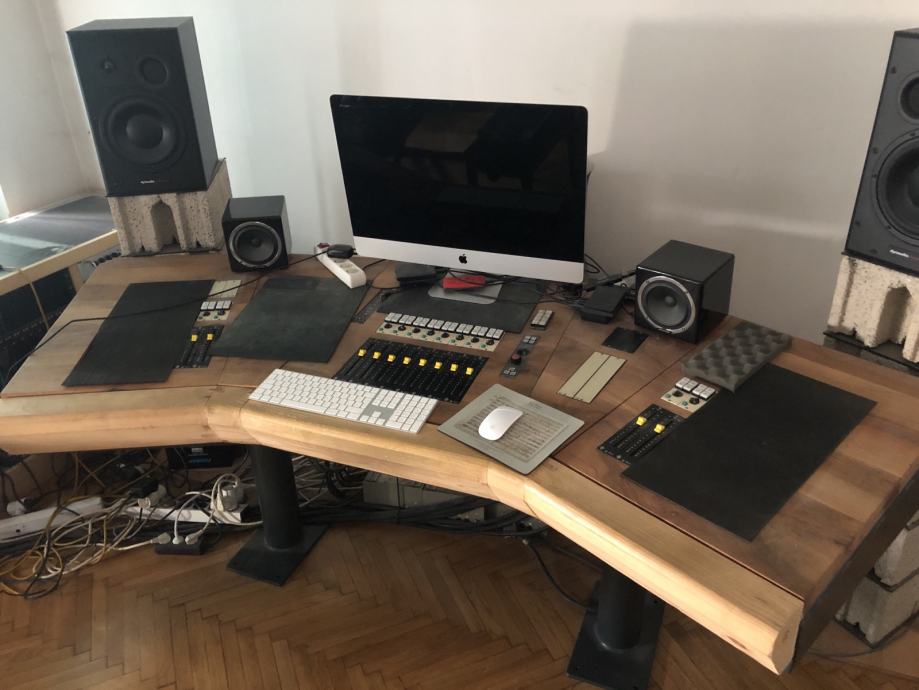 Mešalna miza DIY z 12x Neumann W444A
