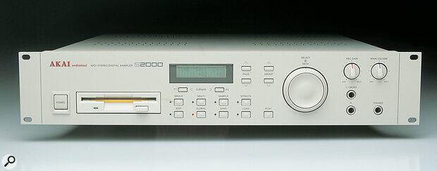 SAMPLER AKAI S2000