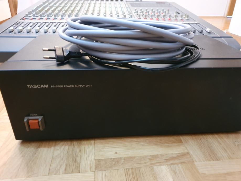 TASCAM M 2600