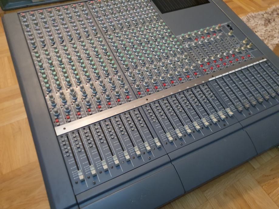 TASCAM M 2600