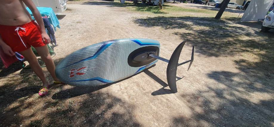 Napihljiva surf deska s foilom - hit sezone 2023!