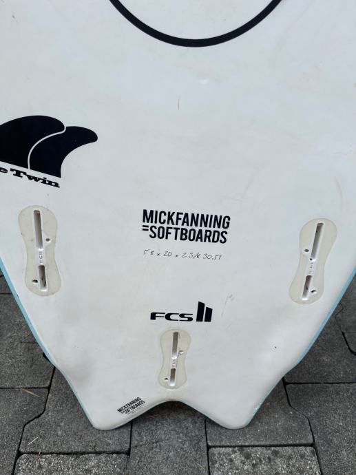 Surf daska za valove MICK FANNING THE TWIN FUTURE + default fins FCSII