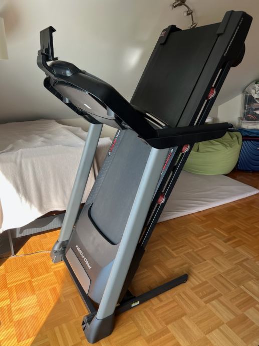 Tekaska steza PRO FORM Performance 600i