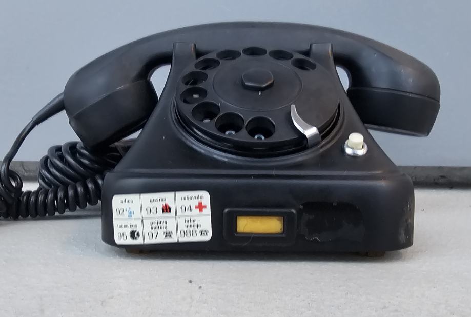 Vintage stacionarni telefon Prodam star stacionarni telefonski apara