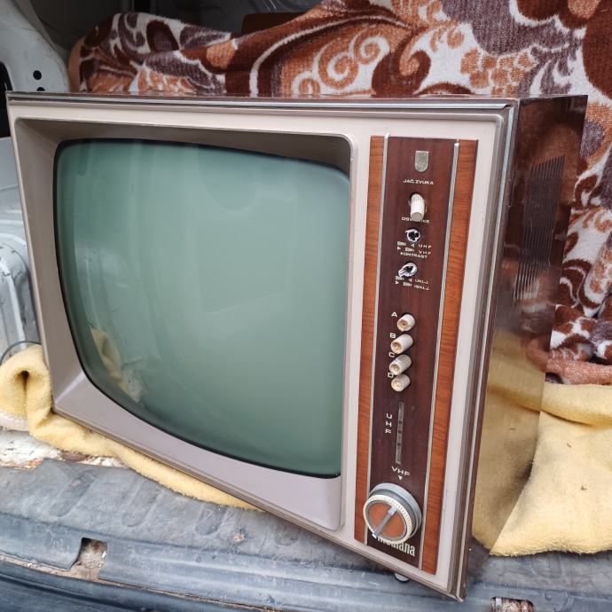 Stari tv televizija televizor retro vintage Ei Niš Mediana