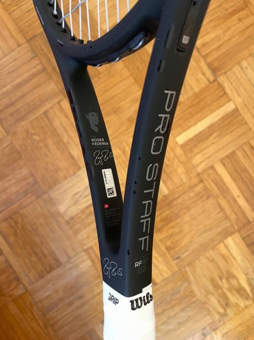 Wilson Pro Staff RF97 v11.0 Roger Federer Autograph teniški lopar x2