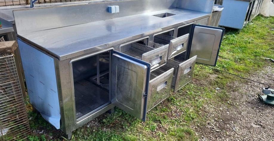 HLADILNI DELOVNI - TOČILNI PULT - ŠANK S 4x PREDALI IN 2x VRATI - INOX
