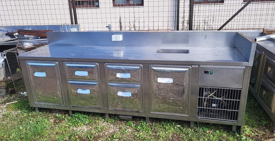 HLADILNI DELOVNI - TOČILNI PULT - ŠANK S 4x PREDALI IN 2x VRATI - INOX